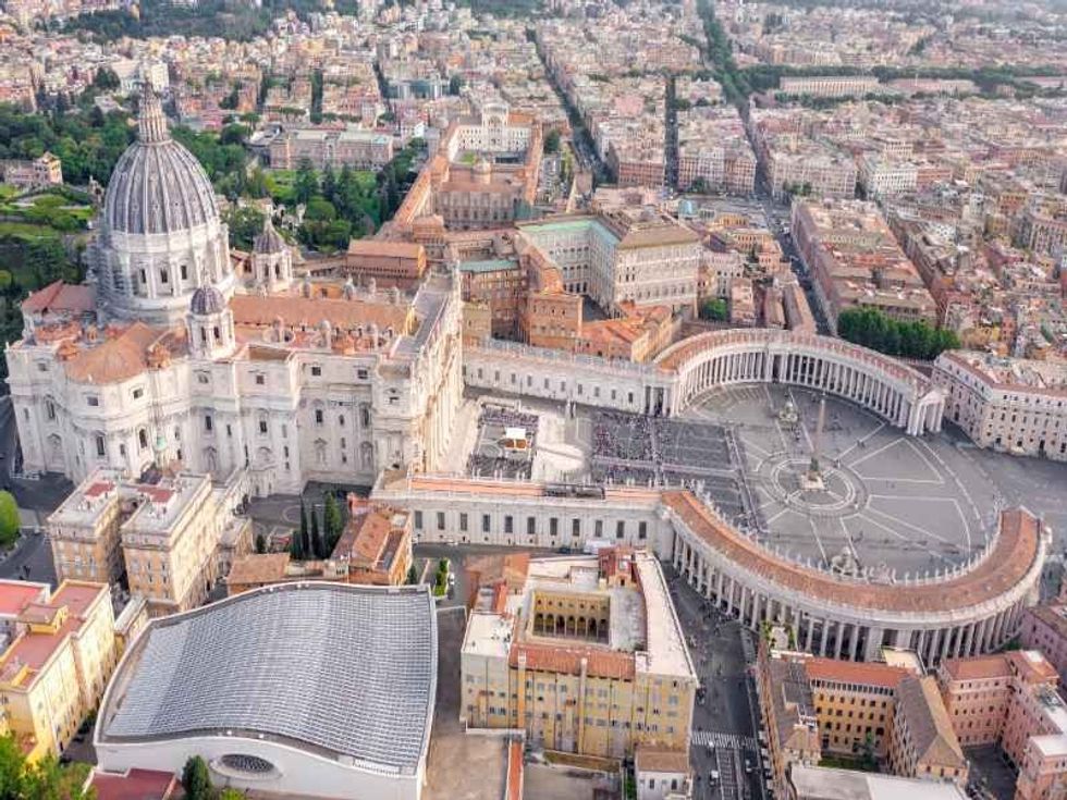 Where Does The Pope Live? Vatican City And Residence Facts Revealed ...