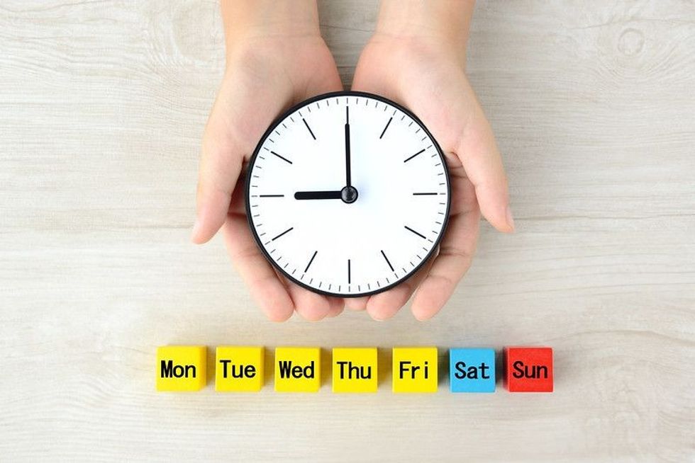 50+ Clock Puns And Jokes That Aren't A Waste Of Time | Kidadl