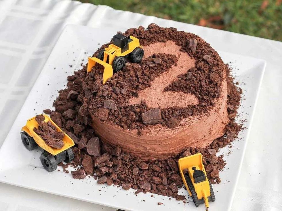 How To Make A Tractor Cake That Kids And Toddlers Will Love | Kidadl